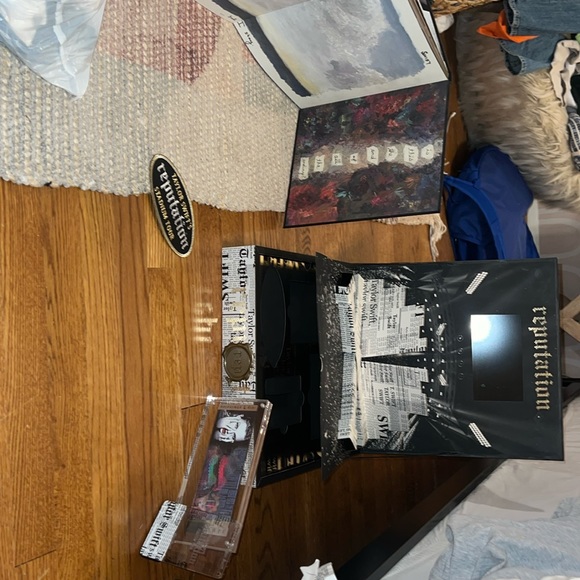 Taylor Swift | Other | Taylor Swifts Reputation Stadium Tour Vip Bundle ...